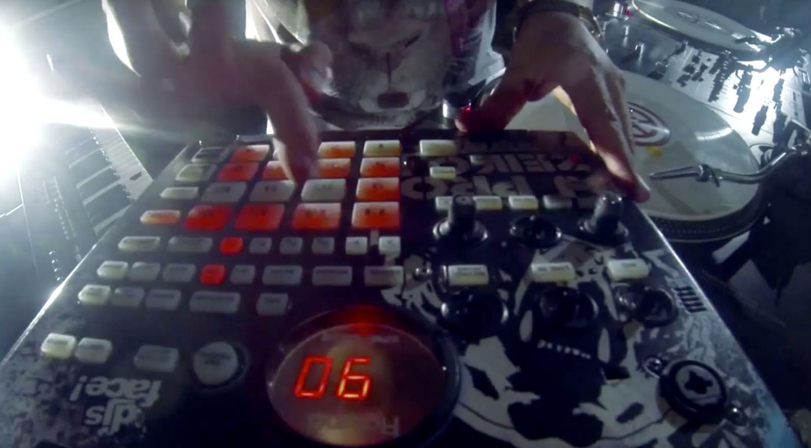 HandSonic HPD-20 di Video "Neon Lights" - Roland Indonesia Blog